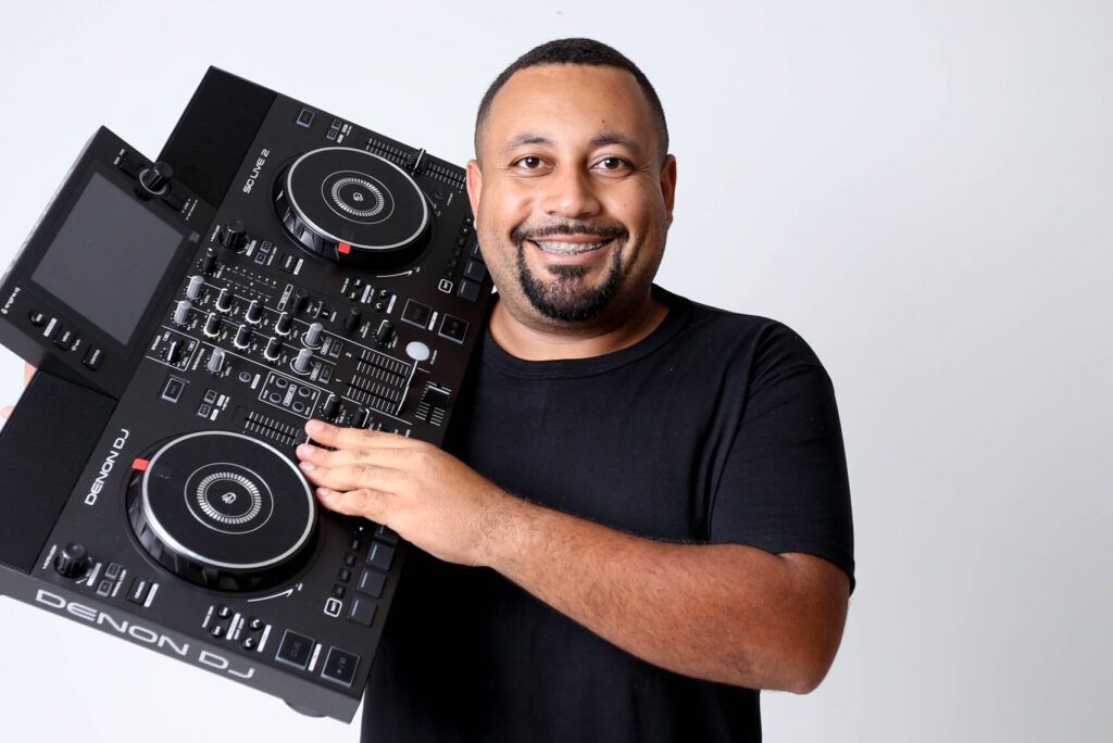 Vinny Dj - O Profissional que Transforma Festas em Eventos Memoráveis